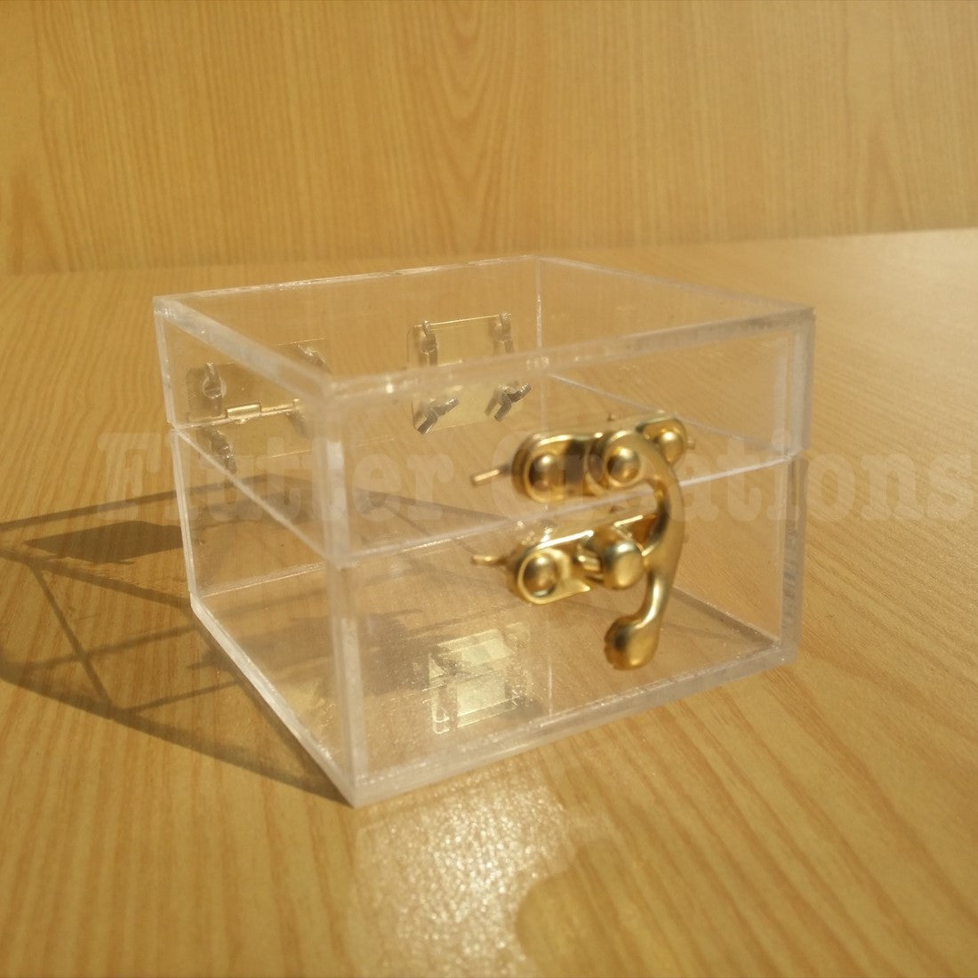 Plain Acrylic Box with Lock – Flutter Creations